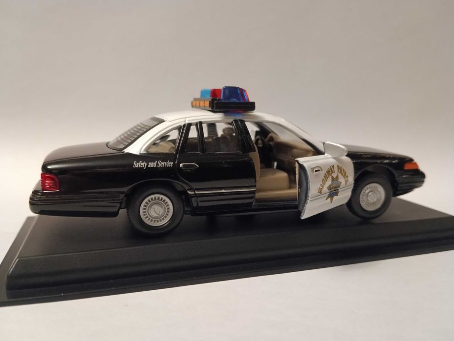 Модель 1992 Ford Crown Victoria Highway Patrol, Cararama/Hongwell 1:43: ...