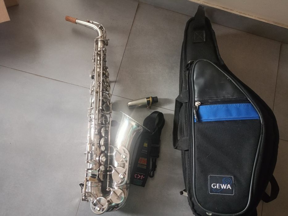 Saksofon B&S alt niemiecki sax altowy saxofon gra i stroi futerał ...
