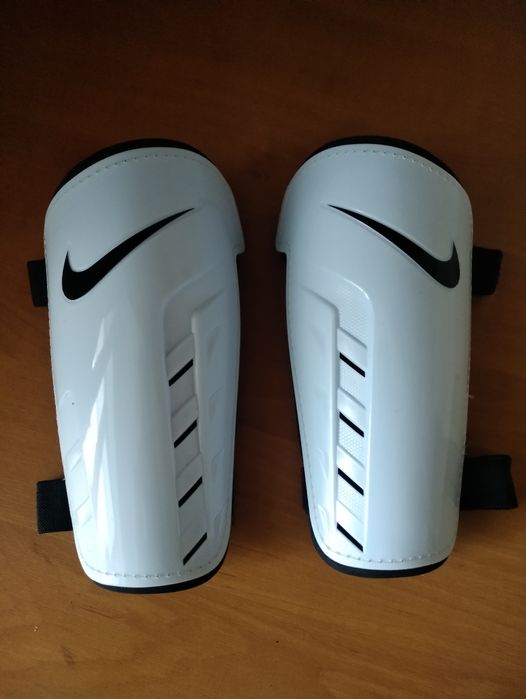 Щитки футбольні Nike Park Guard , білі, на 170-180см легкі та міцні ...