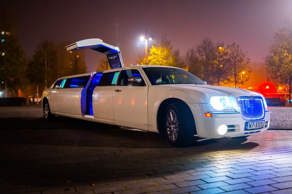 Wynajem Limuzyn/ jedyne limuzyny na Śląsku złota i różowa/ limuzyna ...