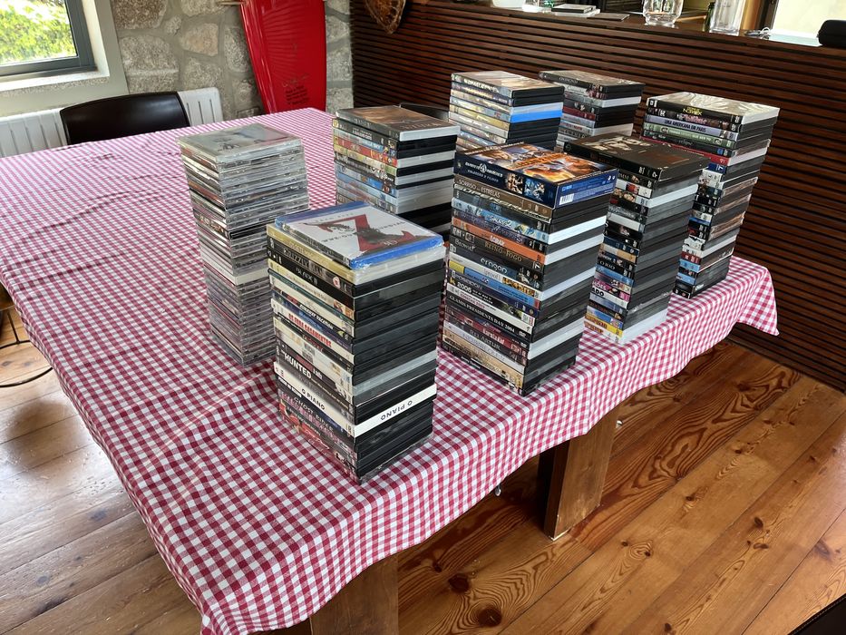 Vendo 235 CDs e DVDs Arcozelo • OLX Portugal