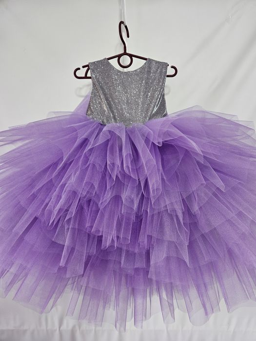 Платье на девочку 5-6 пышное нарядное блестящее на высокой день рожден ...