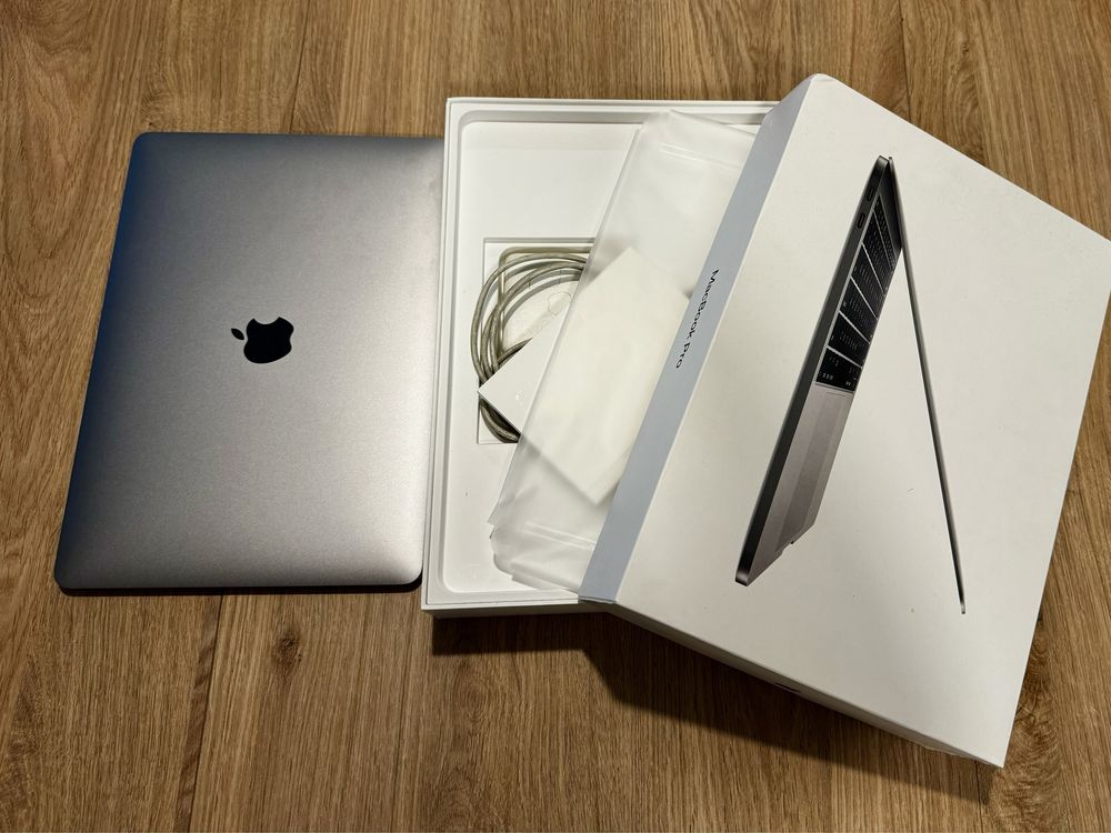 Macbook Pro 13, 256 gb 2017 oryginalne pudełko ładowarka Warszawa Wola ... Macbook Pro 13, 256 gb 2017 oryginalne pudełko ładowarka Warszawa Wola ...