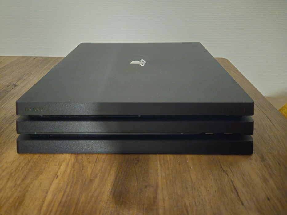 Vendo consola PS4 PRO Agrela • OLX.pt