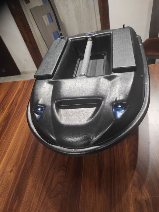 Łódka zanętowa na kadłubie fish Hunter plus torba transportowa Pszenno ...