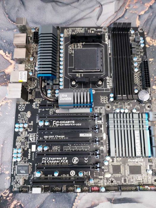 Материнська плата Gigabyte GA-990FXA-UD5 AM3+: 900 грн. - Комплектуючі ...