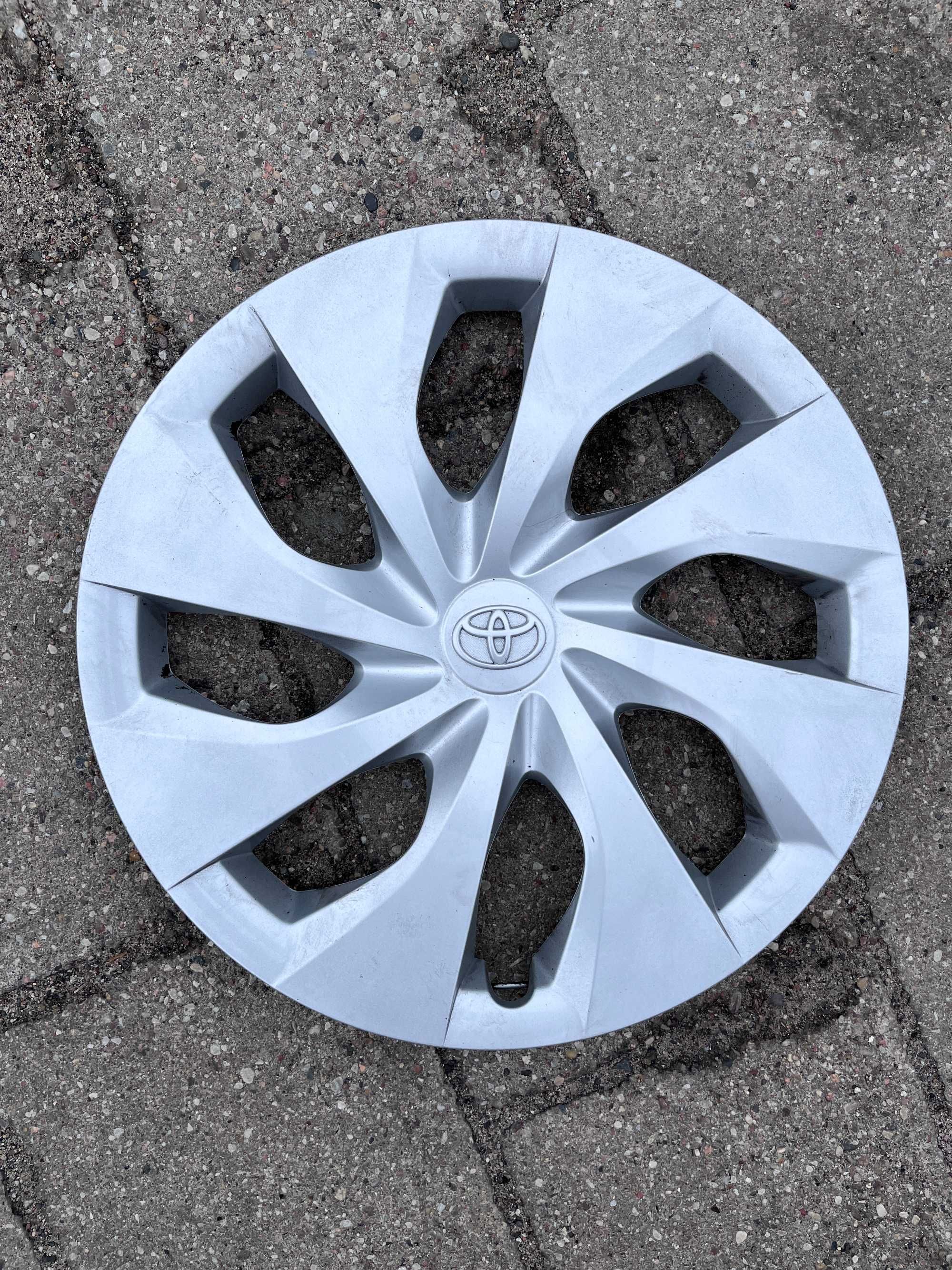 Oryginalne kolpaki do toyota auris, avensis 16 cali Poznań Łazarz • OLX.pl Oryginalne kolpaki do toyota auris, avensis 16 cali Poznań Łazarz • OLX.pl
