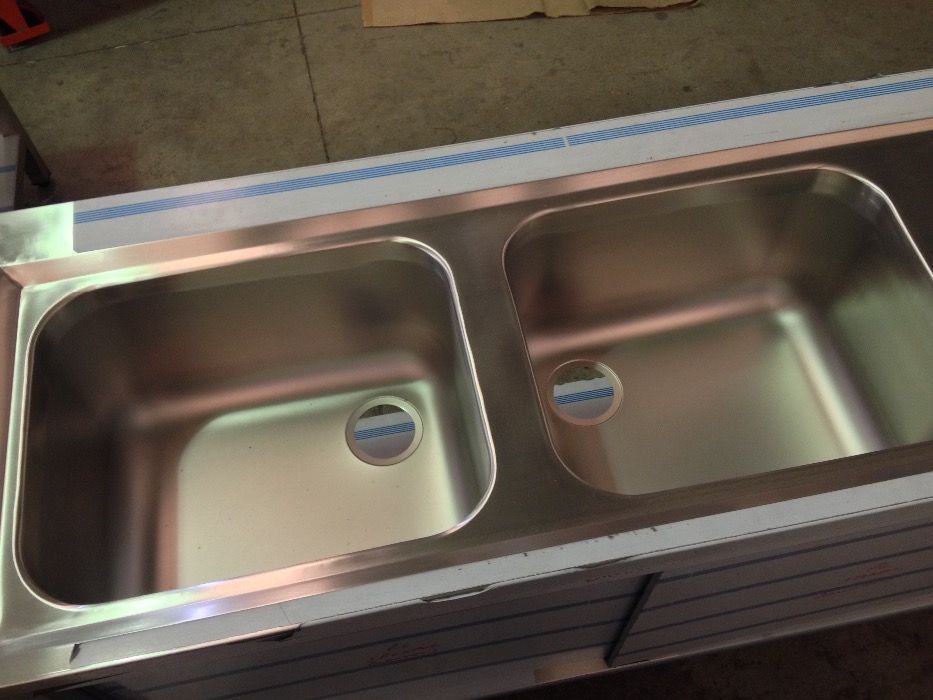 Banca reta c/prar. e pode ter pio e portas de correr em inox material ...