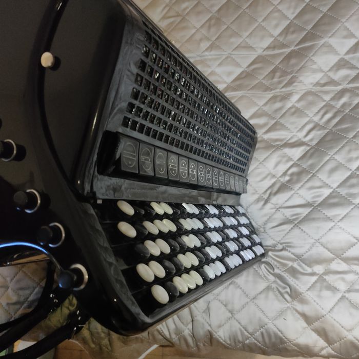 Баян Юпитер цельнопланочный: 230 000 грн. - Прочее Вышгород на Olx