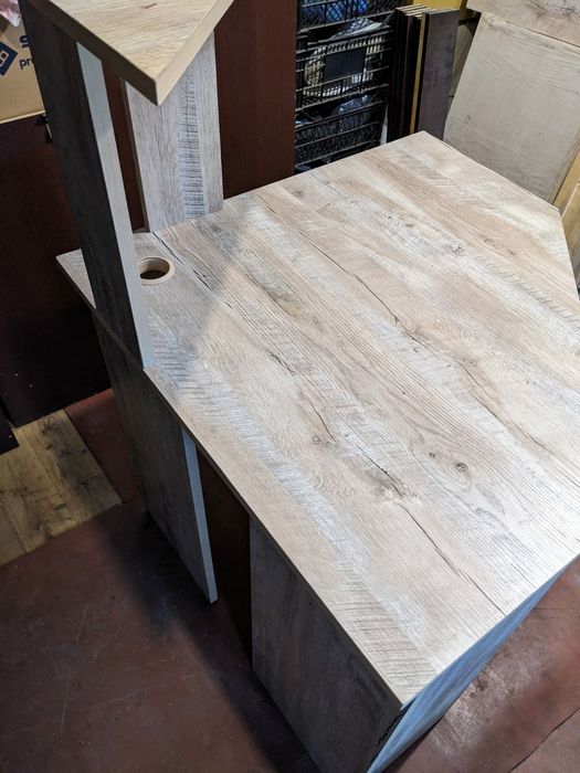 Стол офисный компьютерный письменный угловой: 550 грн. - Офісні меблі ...