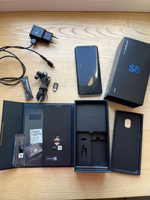 Sumsung s8 / 64 комплект: 2 500 грн. - Мобільні телефони / смартфони Ірпінь на Olx