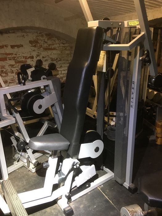 Technogym isotonic vertical traction plecy z gory silownia obciazenie ...