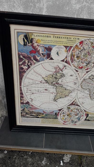 Quadro com Mapa Mundo Antigo Mafamude E Vilar Do Paraíso • OLX Portugal