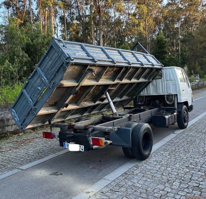 Toyota dyna 250 Tri basculate ligeira Muro • OLX.pt