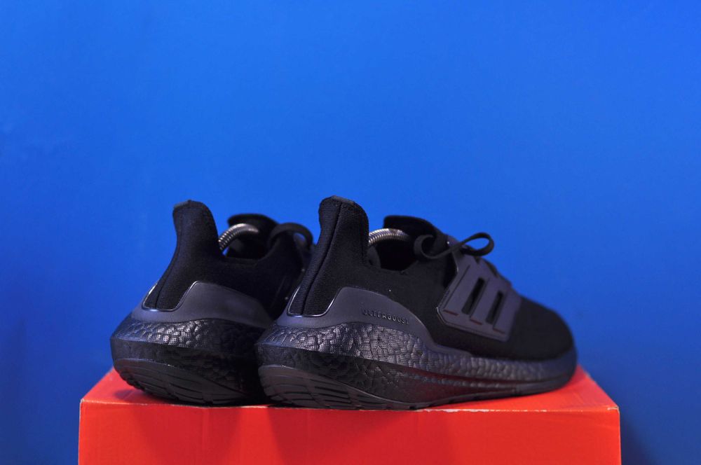 Кроссовки Adidas Ultraboost 22 Black Nike Zoom Fly 4 Оригінал: 3 499 ...