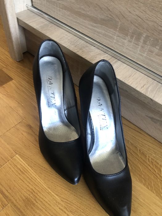 Czarne szpilki 40 Jarosław • OLX.pl