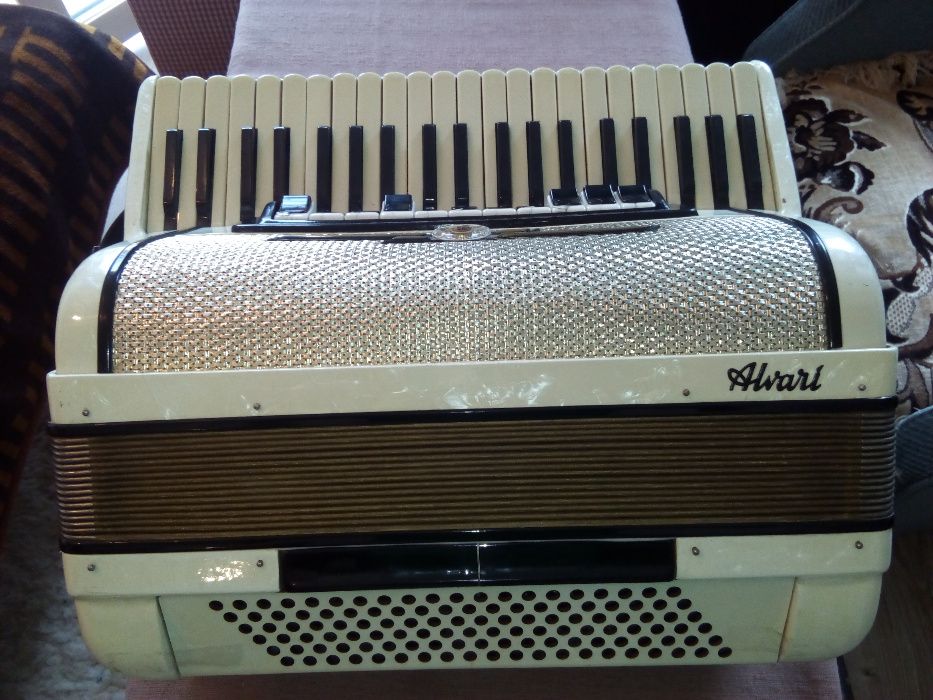 Akordeon właskiej firmy Alvari Ustroń • OLX.pl