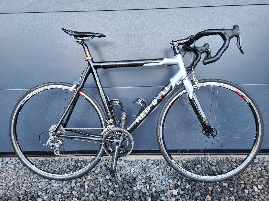 Rower szosowy. Red Bull. Full carbon. Campagnolo . rozm. 58 cm. 8,5 kg ...