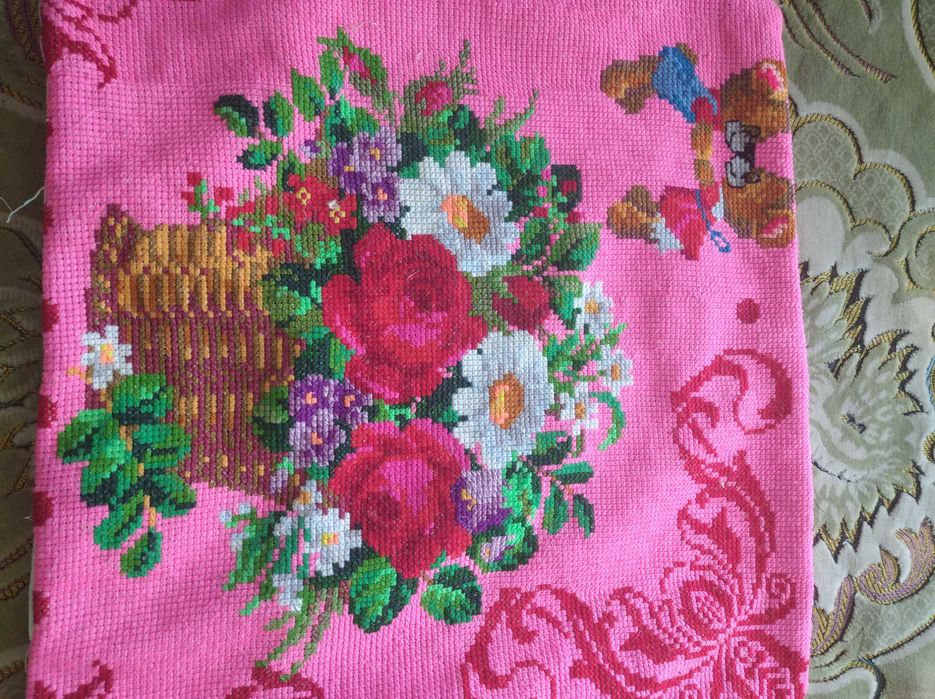 Подушки картини вишиті хрестиком б у Ручна робота 450 грн Текстиль Погребище на Olx