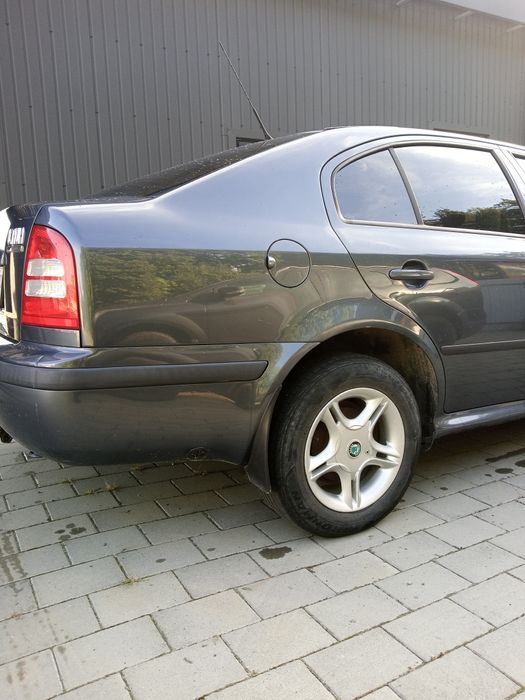 Продам автомобіль Шкода Октавія Тур 2010 року 1 6 Mpi газ бензин 5