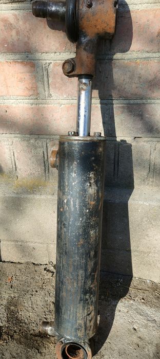 Гідроциліндр двосторонній: 1 500 грн. - Для сільгосптехніки Селище на Olx