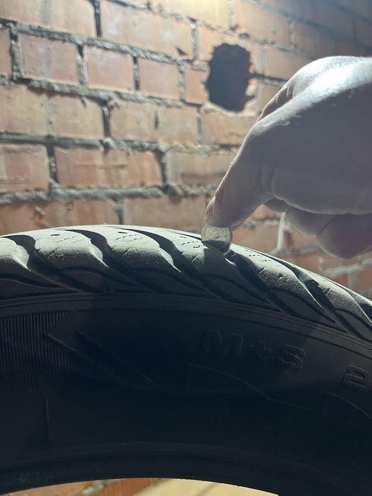 Гума 215 / 55 R17 Гудієр: 800 грн. - Автошини Дніпро на Olx