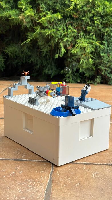 Pudełko Lego plus figurki Lego Wilczyce • OLX.pl