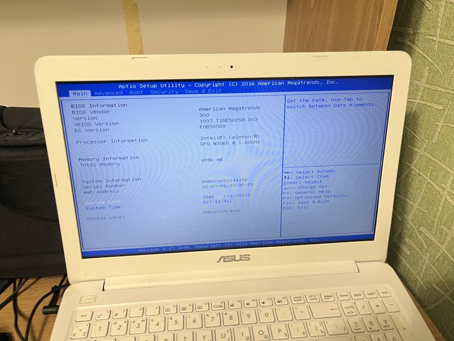 Ноутбук Asus e502s: 2 000 грн. - Ноутбуки Великі Лучки на Olx