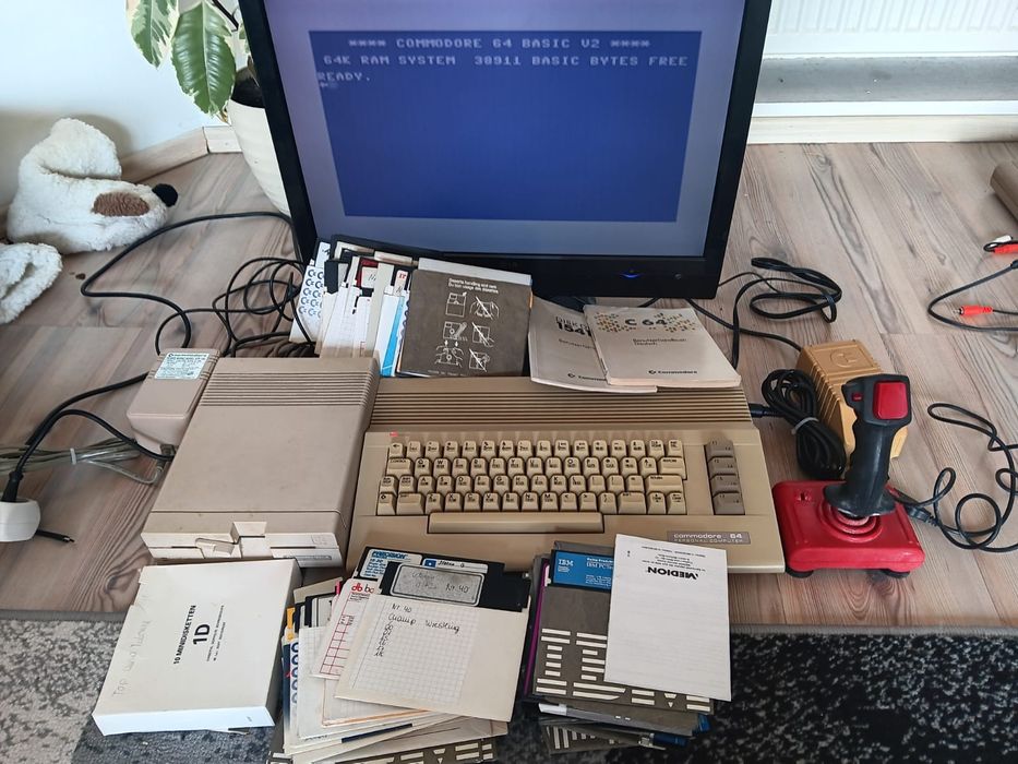 Commodore c64 + stacja 1541, monitor ,dyskietki mega zestaw Pobiedziska ...