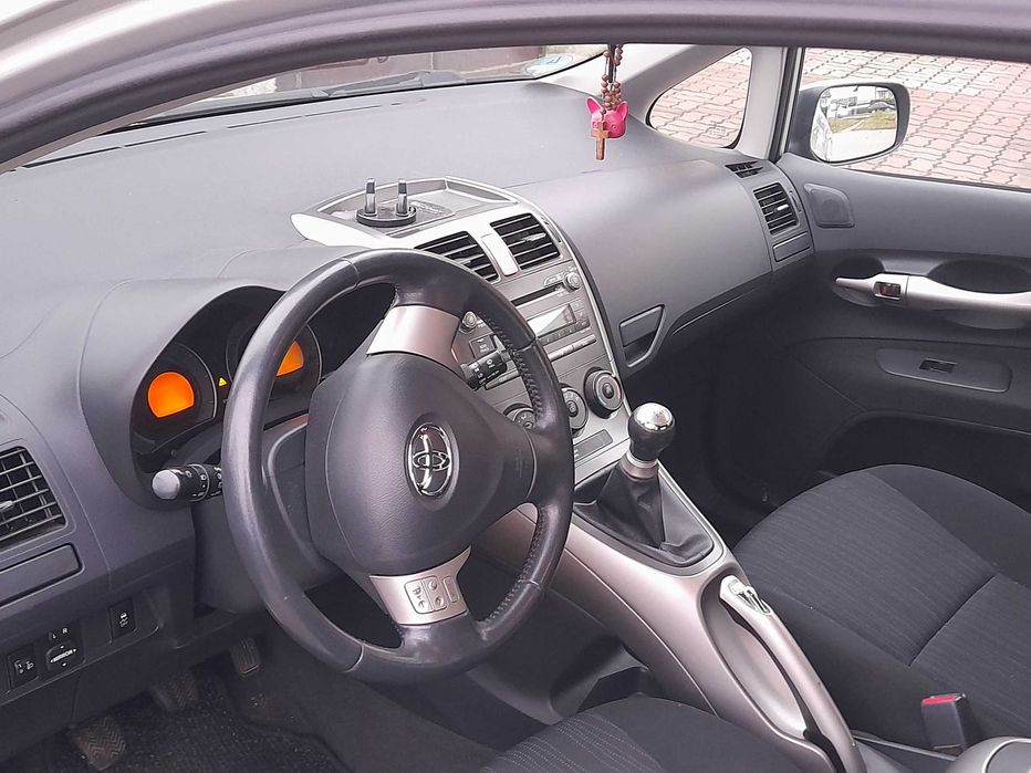 Toyota auris 1.4 benzyna Skaryszew • OLX.pl