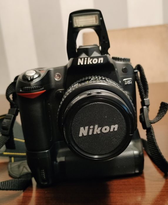 Nikon digital DSLR d80 com punho e bateria sem lente a funcionar Campanhã • OLX.pt