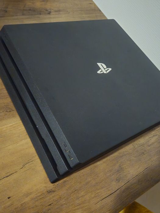 Vendo consola PS4 PRO Agrela • OLX.pt