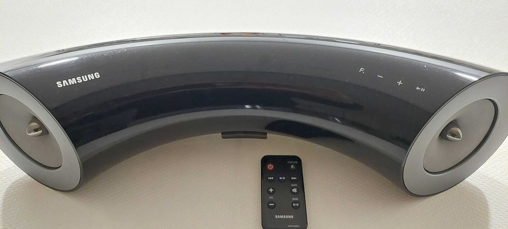 Samsung Wireless Audio Dock DA-E651 Lumiar • OLX Portugal