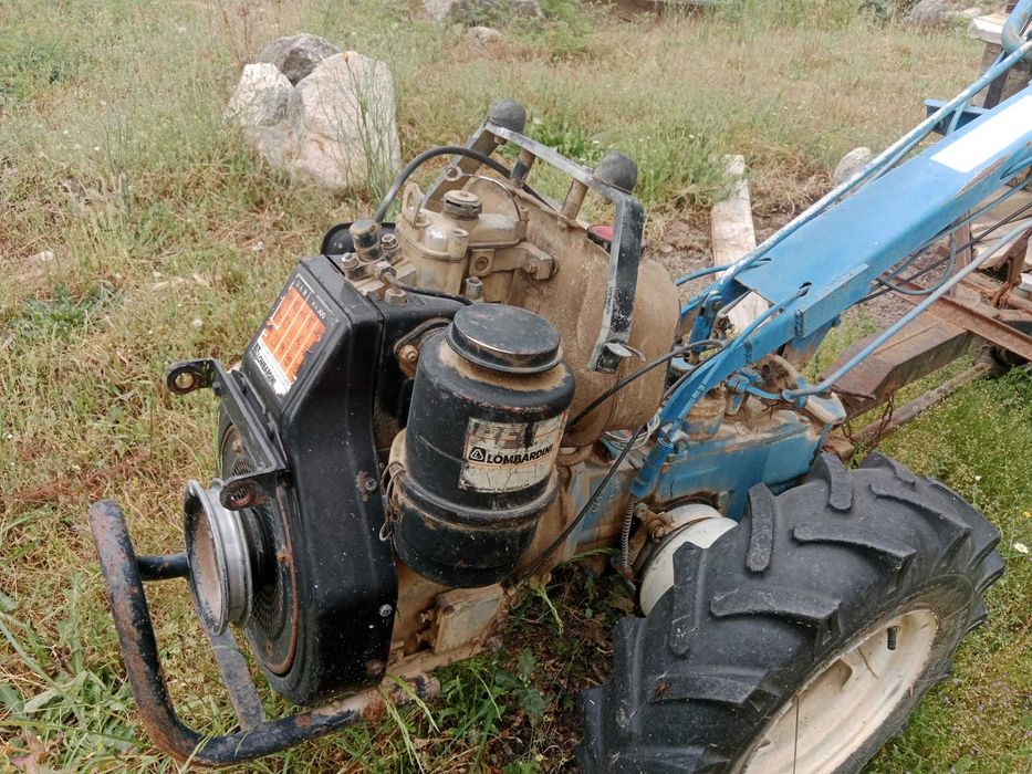 Trator antigo com motor Lombardini diesel + atrelado – Funcional €750 ...