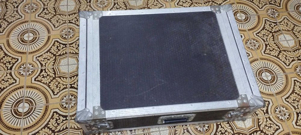 Amplificadores QSC Powerlight 1.8 (com rack e painel ligações) Águeda E ...