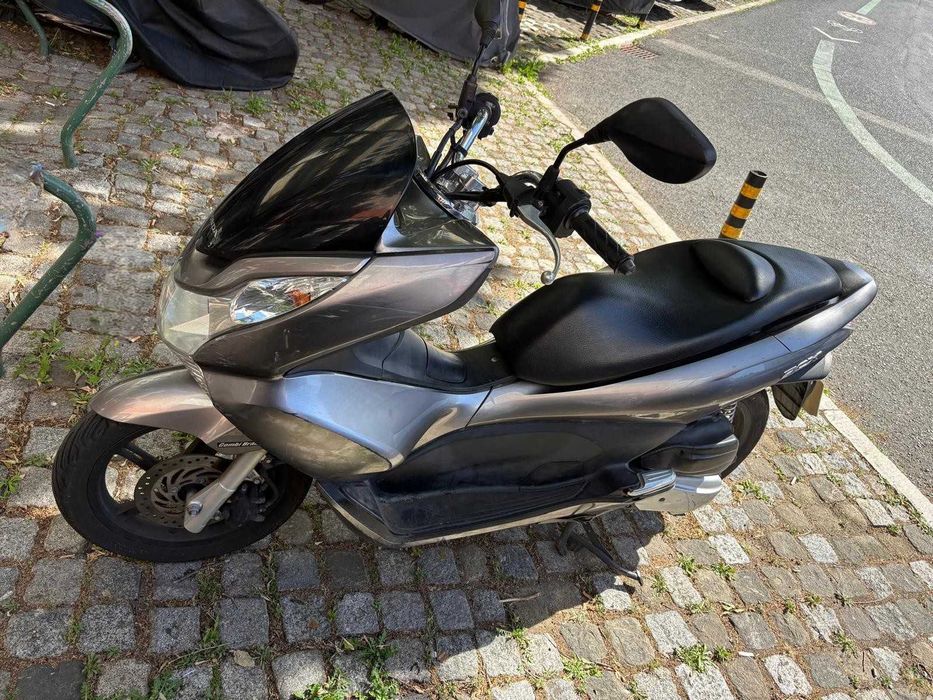 Honda PCX 125cc - 2011 | 9.500 km Campolide • OLX.pt
