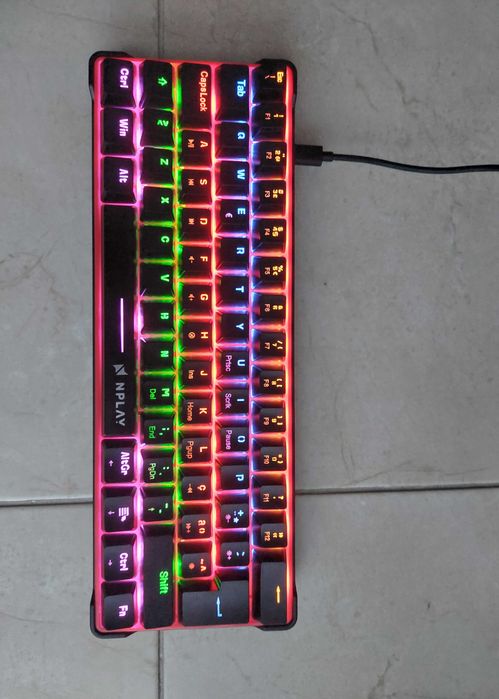 Mini Gaming Keyboard Nplay Conquer 3.0 RGB, como novo! Lijó • OLX.pt