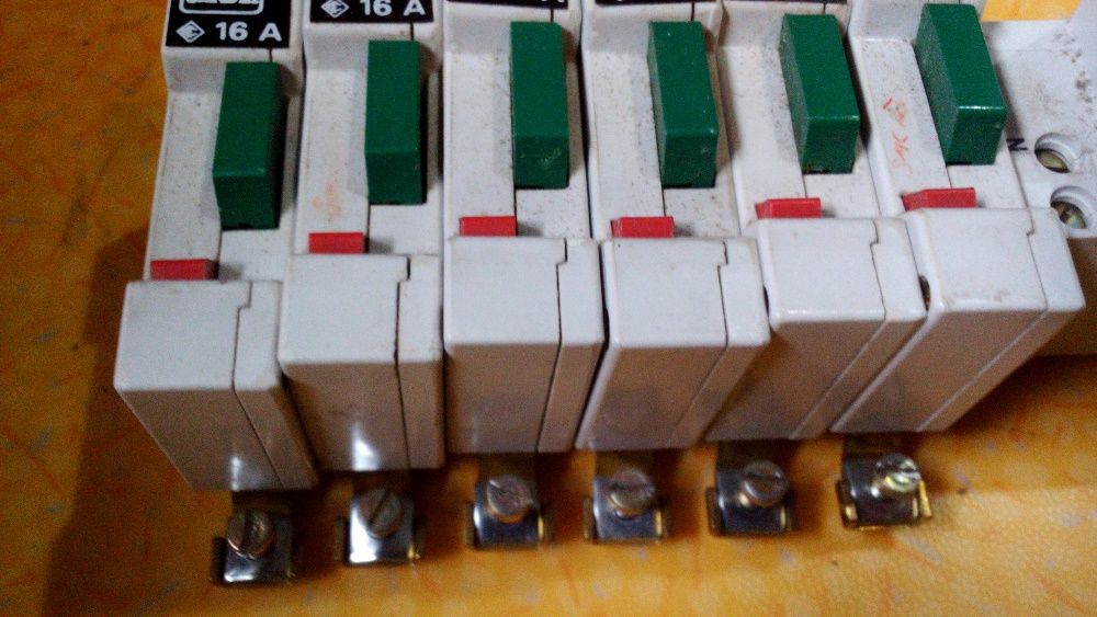 Disjuntores Gardix, Fechadura com chave triangular para caixa contador ...