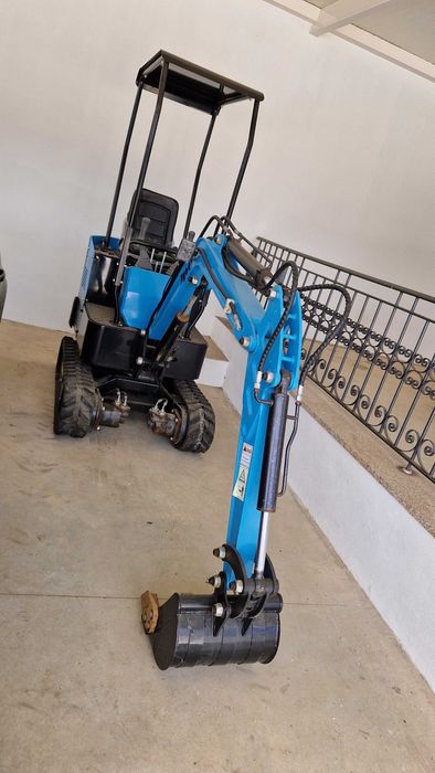 Mini escavadora 1 tonelada Fiães • OLX Portugal