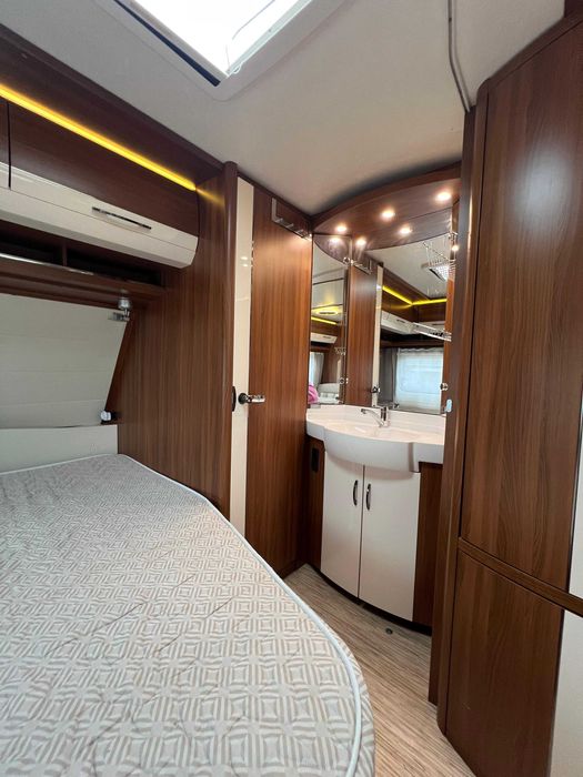 Przyczepa kempingowa Hobby 645 VIP z miejscem na kempingu Sun4Hel ...