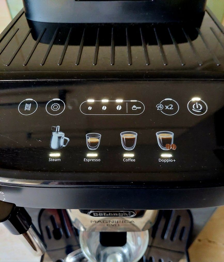 Delonghi Magnifica EVO автоматична кавомашина: 7 000 грн. - Кавоварки ...