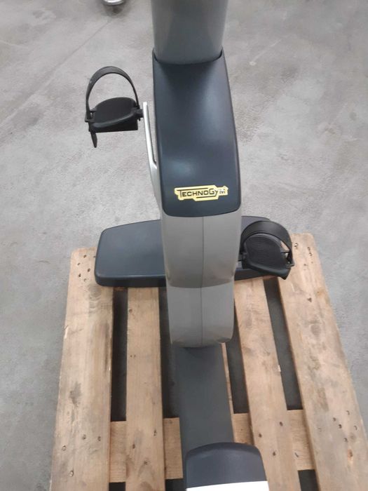 Super wygodny, mocny rower treningowy stacjonarny Technogym Excite 500 ...
