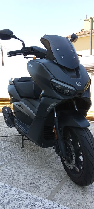Mota keeway vieste 125 ano 2024 troco por carro Águas Santas • OLX.pt