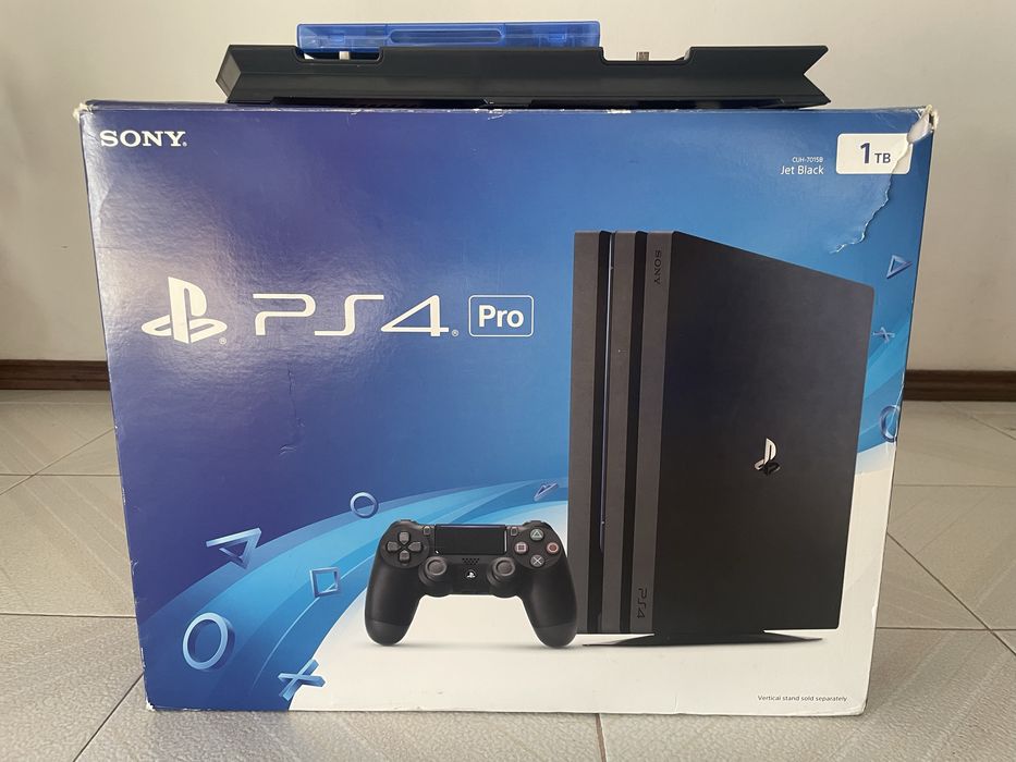 Ps4 pro com comando + um jogo ediçao limitada + stande Charneca De ...