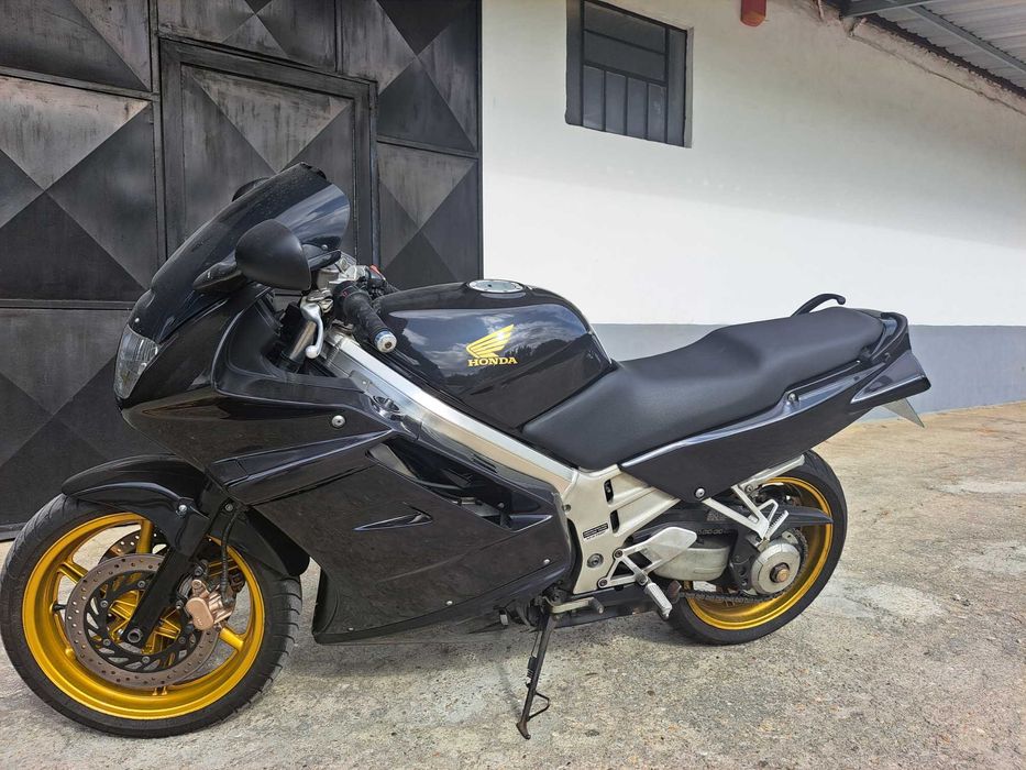 Mota Honda VFR R36 Vila de Cucujães • OLX.pt