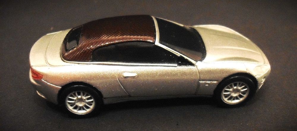 Maserati Grancabrio Mini Car 1/64 Scale Matosinhos • OLX.pt