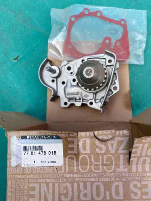 Помпа ( водяний насос) 7701478018: 1 500 грн. - Інші запчастини двигуна ...