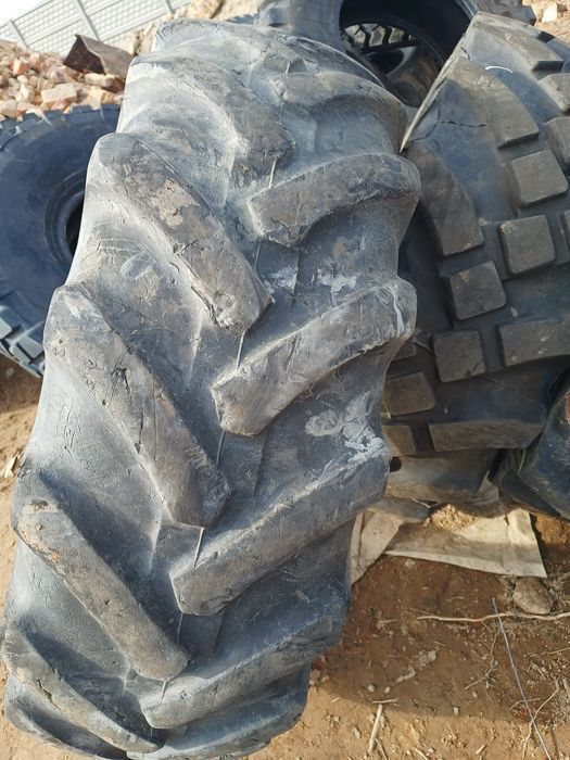 Opona przemysłowa 440/80r28 goodyear it520 koparko ładowarka JCB cat ...