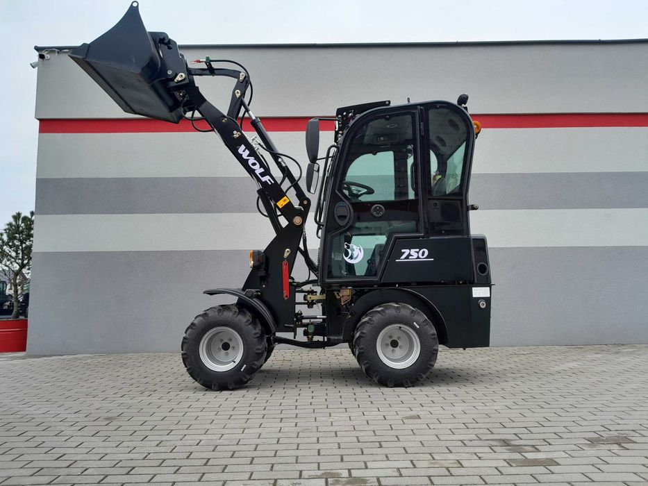 Ładowarka przegubowa WOLF MINI 750 [Silnik PERKINS] z kabiną 2025 Tczew ...