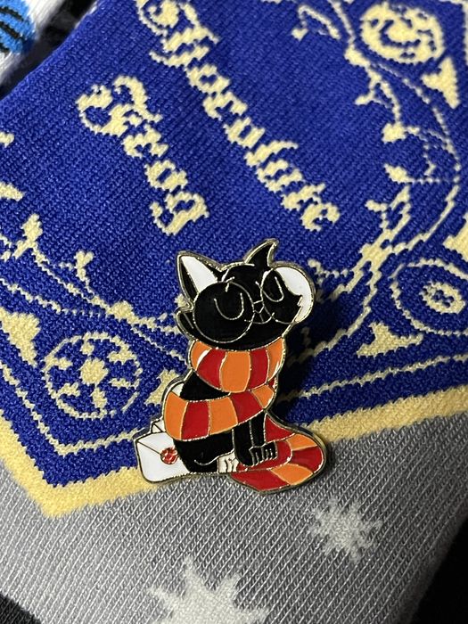 Przypinka pin badge broszka Harry Potter Hogwart Gryffindor kot Bytów ...